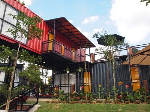 Shipping Container Buildings vs. Traditional Construction